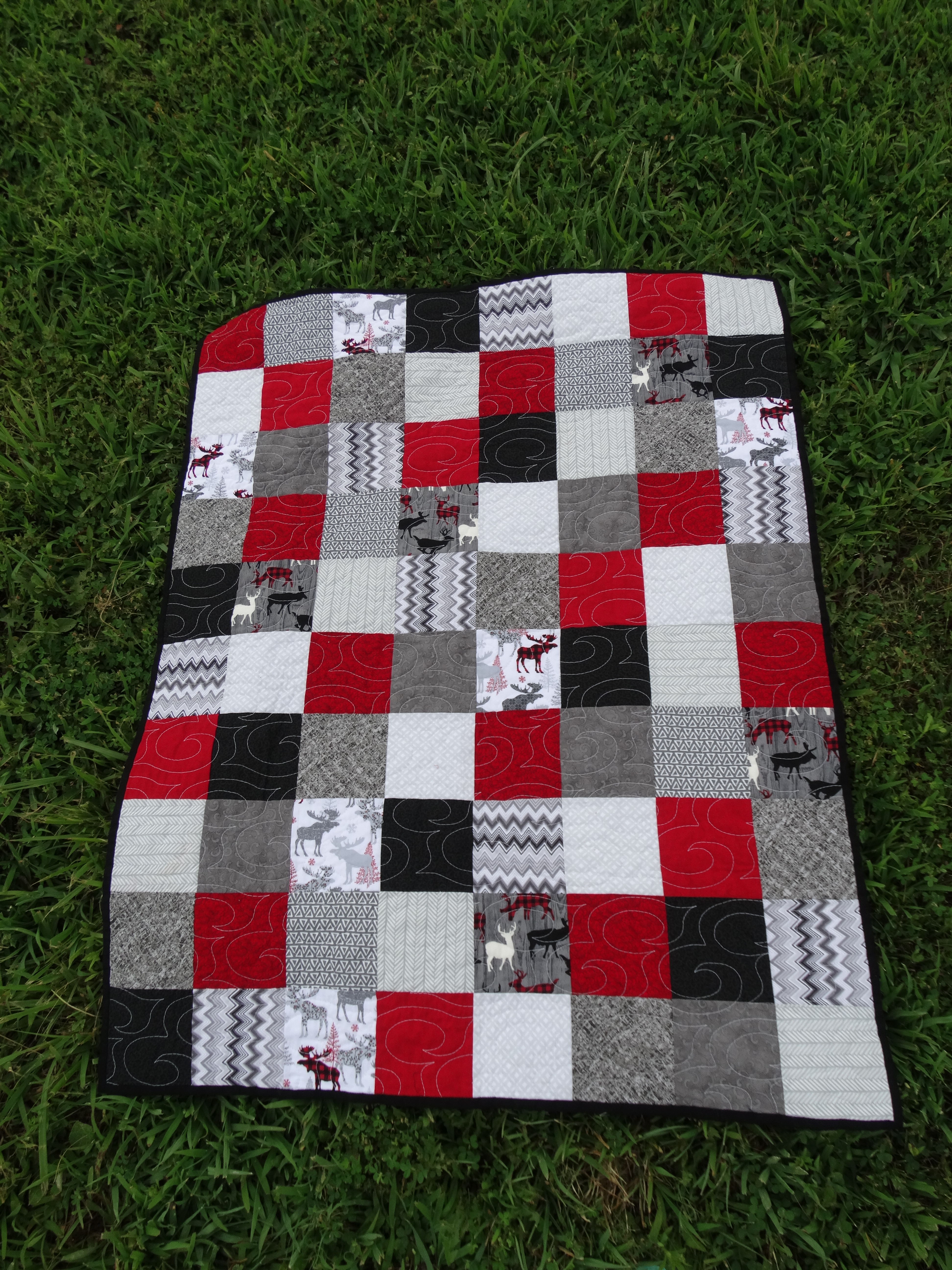 Woodland Moose and Deer Quilt Fleece Backing Red & Black Cotton Quilt ...